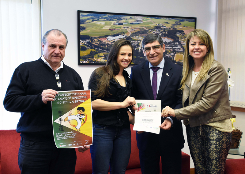 Reitor recebe carateca da UPF Manuela Spessatto - UPF | Universidade de ...